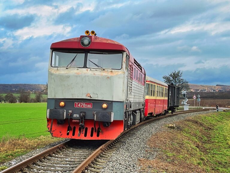 Retro jízdy s Bardotkou & Zážitkový motoráček * Výletní vlaky z Prahy